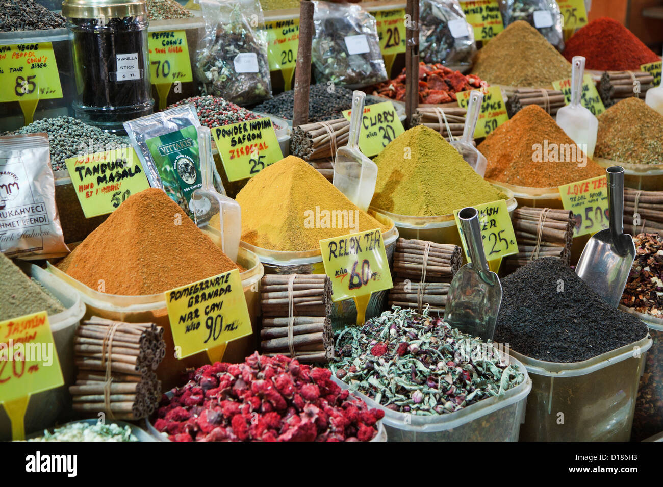 Turkey, Istanbul, Spice Bazaar, turkish spices for sale Stock Photo - Alamy
