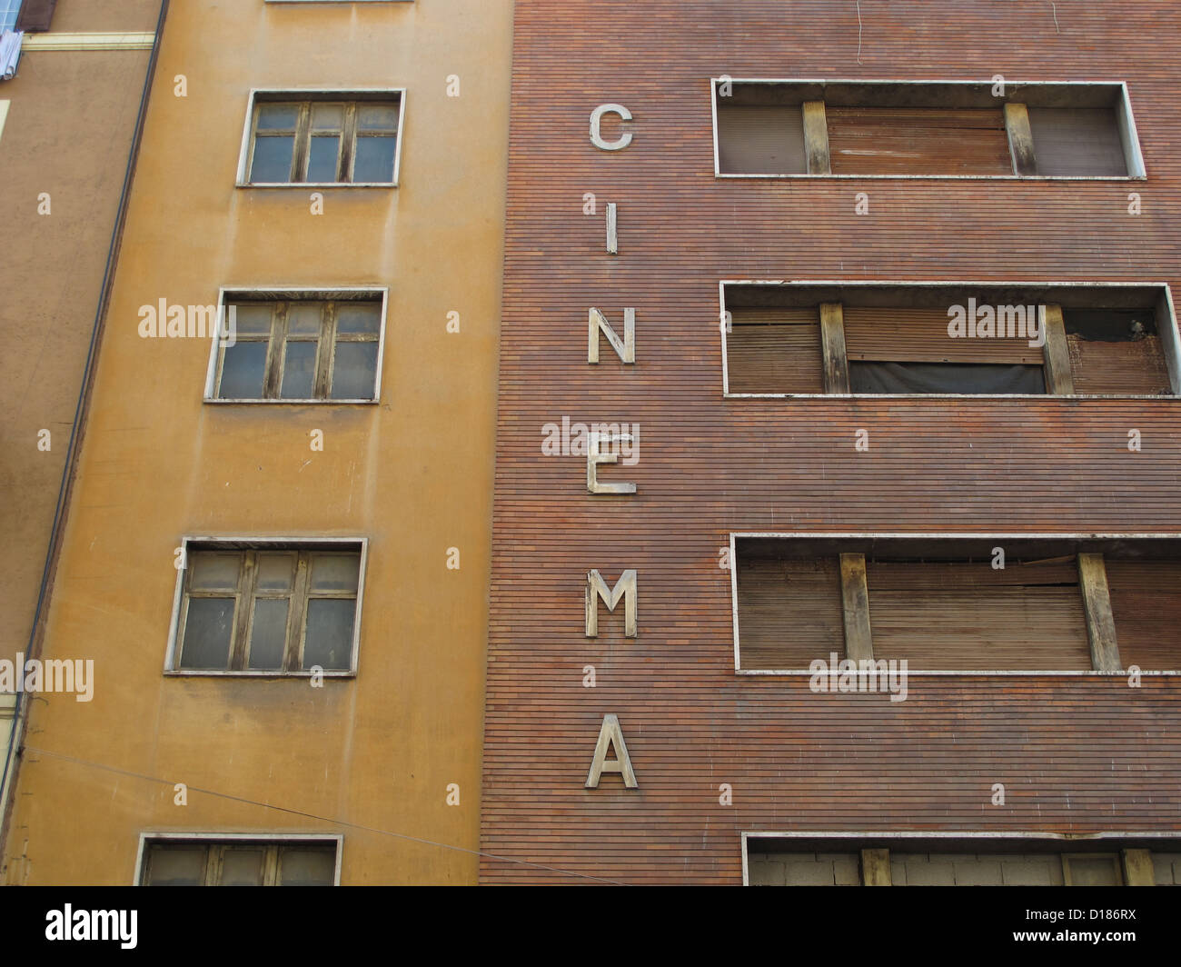Abandoned cinema building hi-res stock photography and images - Alamy