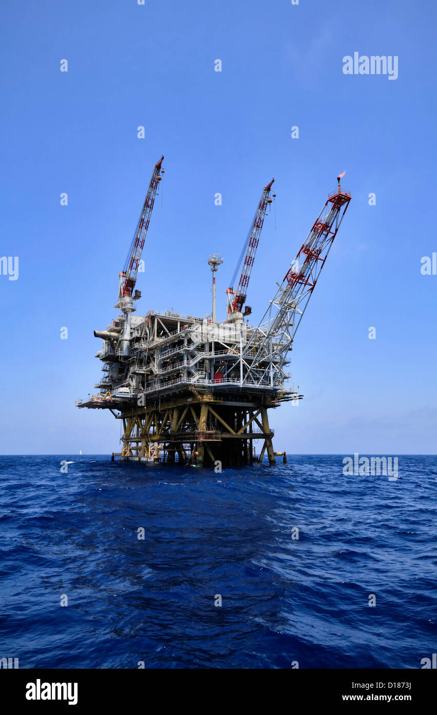 Fixed offshore platform hi-res stock photography and images - Alamy