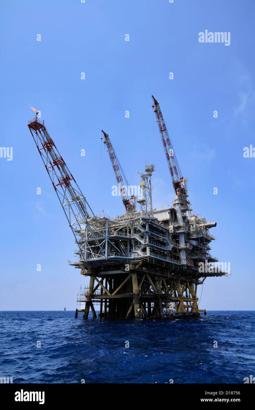Oil platform italy hi-res stock photography and images - Alamy