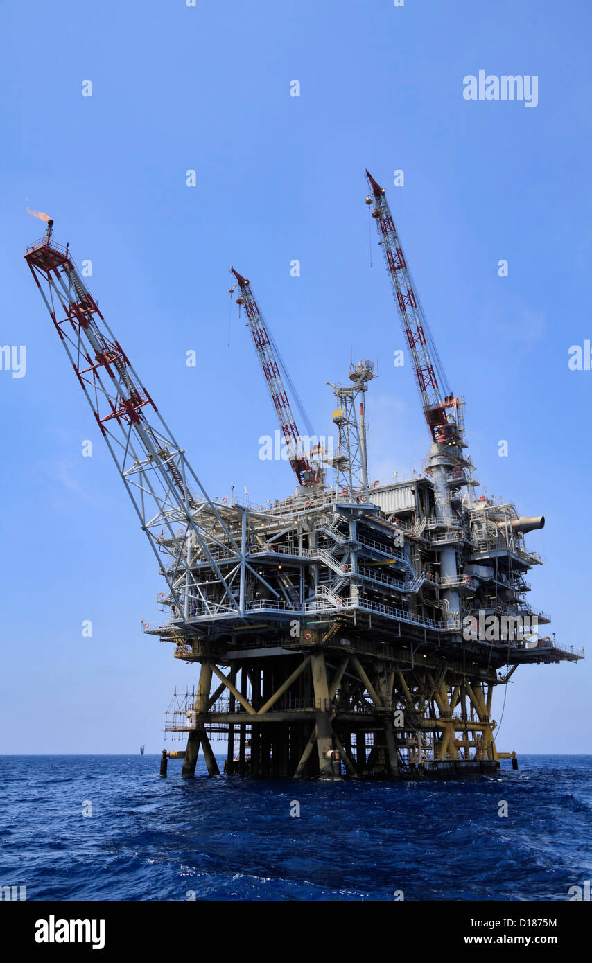 Oil platform italy hi-res stock photography and images - Alamy