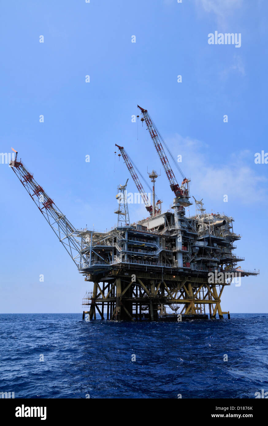 Oil platform italy hi-res stock photography and images - Alamy