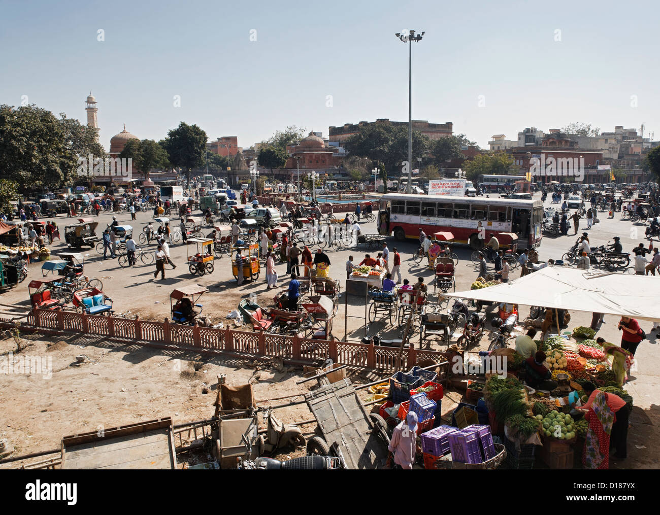 India, Rajasthan, Jaipur, traffic in a central square of the city Stock ...