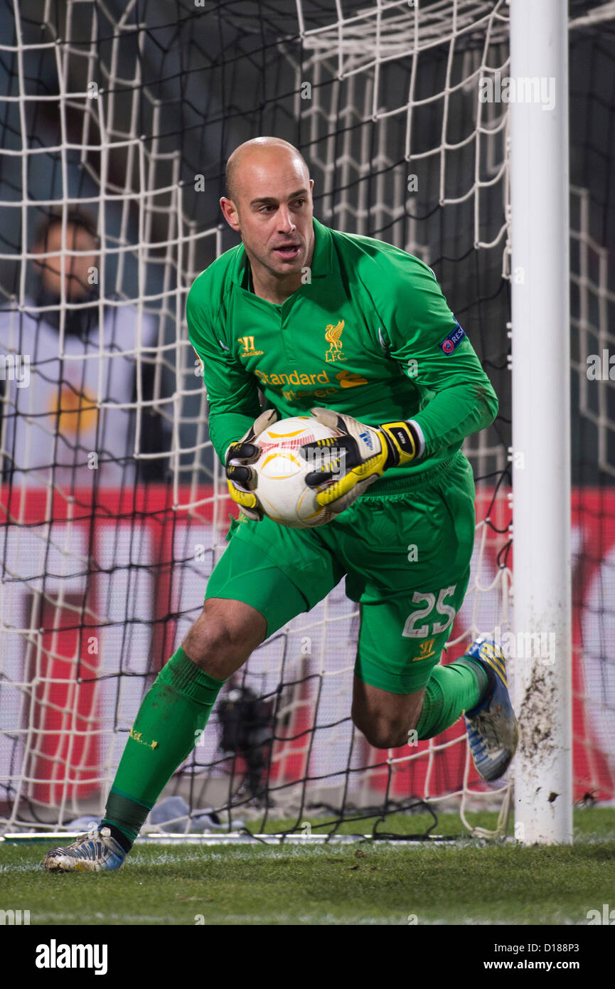 Pepe reina liverpool hi-res stock photography and images - Alamy