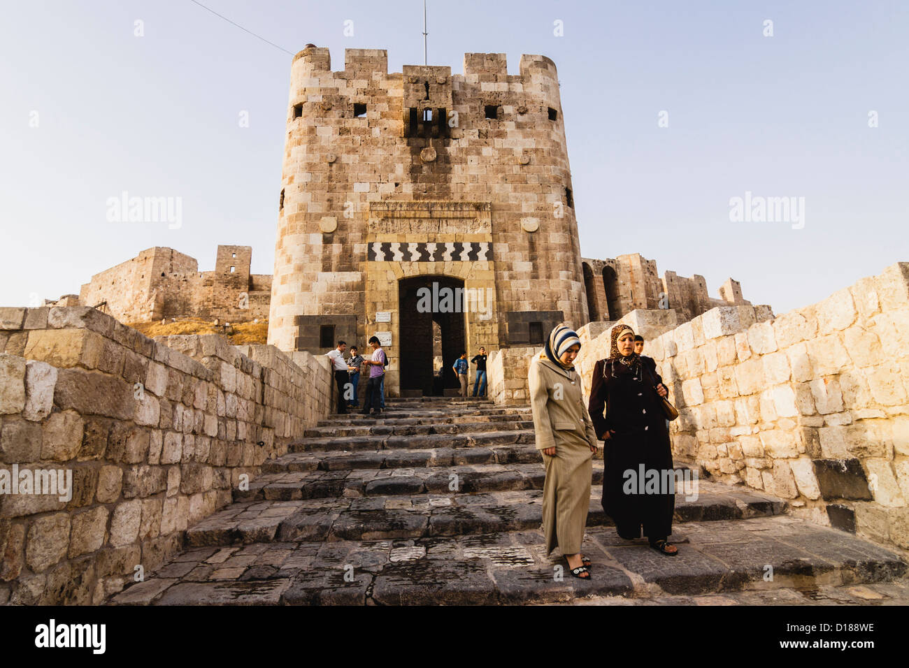 Women of aleppo hi-res stock photography and images - Alamy