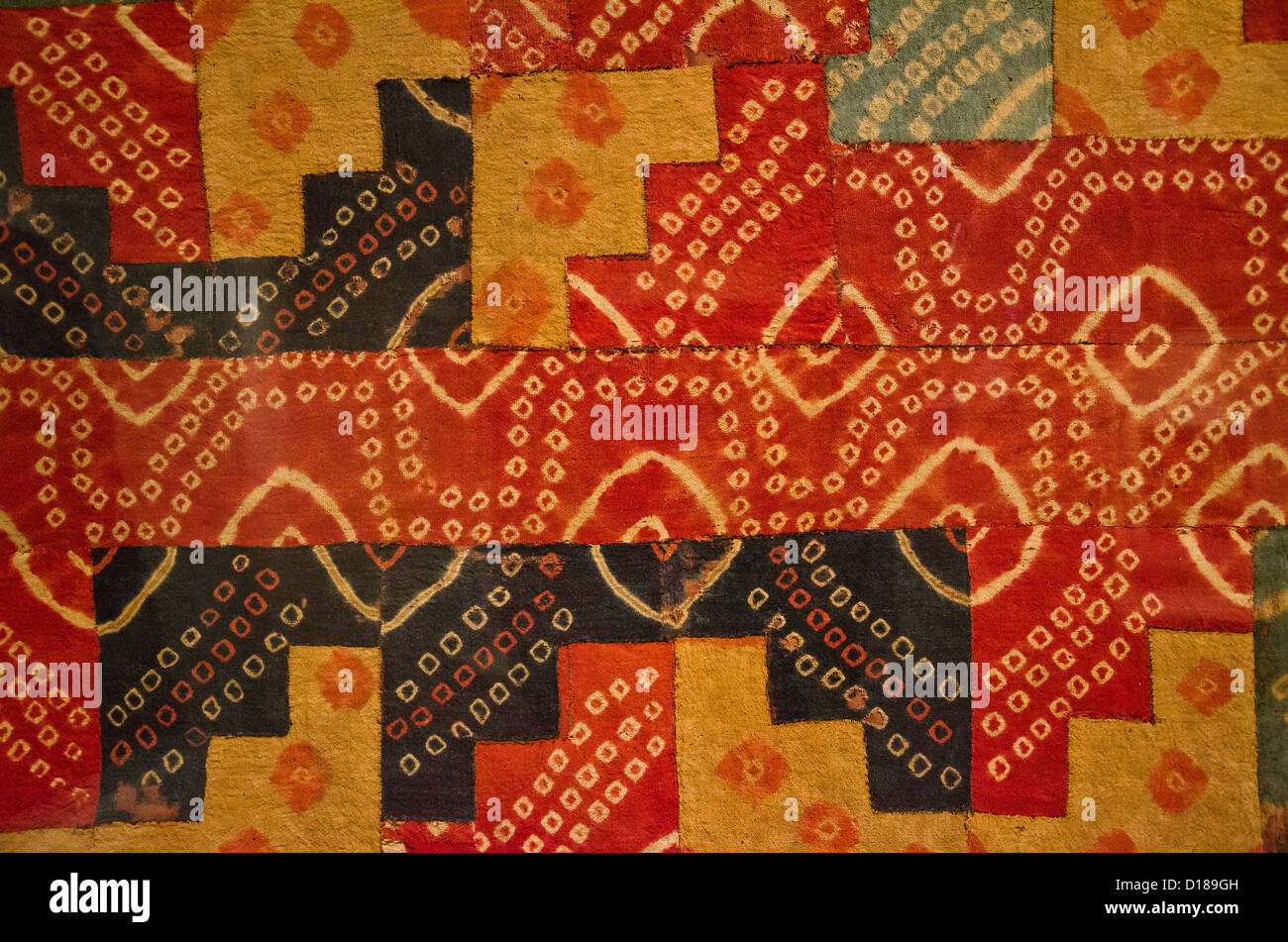 Wari textil Wari culture 500AC-1000AC Perú Stock Photo - Alamy
