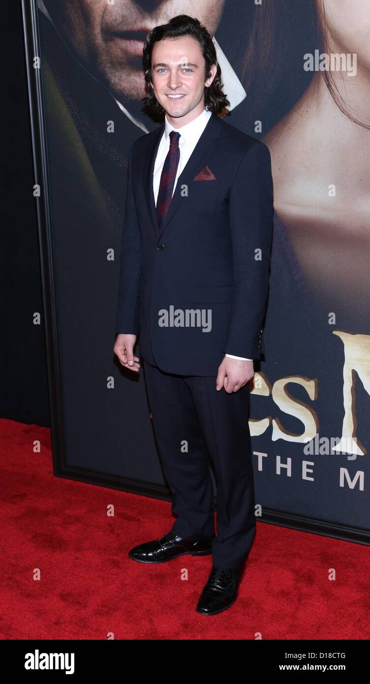 George Blagden at arrivals for LES MISERABLES Premiere, The Ziegfeld ...