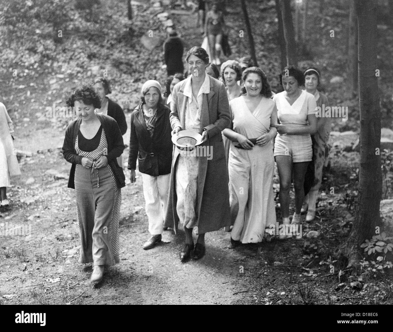 1930s fashion women hi-res stock photography and images - Alamy