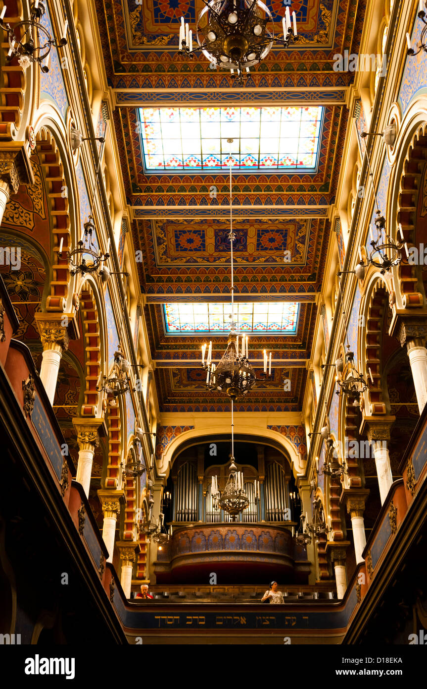 the historical center of Prague - synagogue Stock Photo - Alamy
