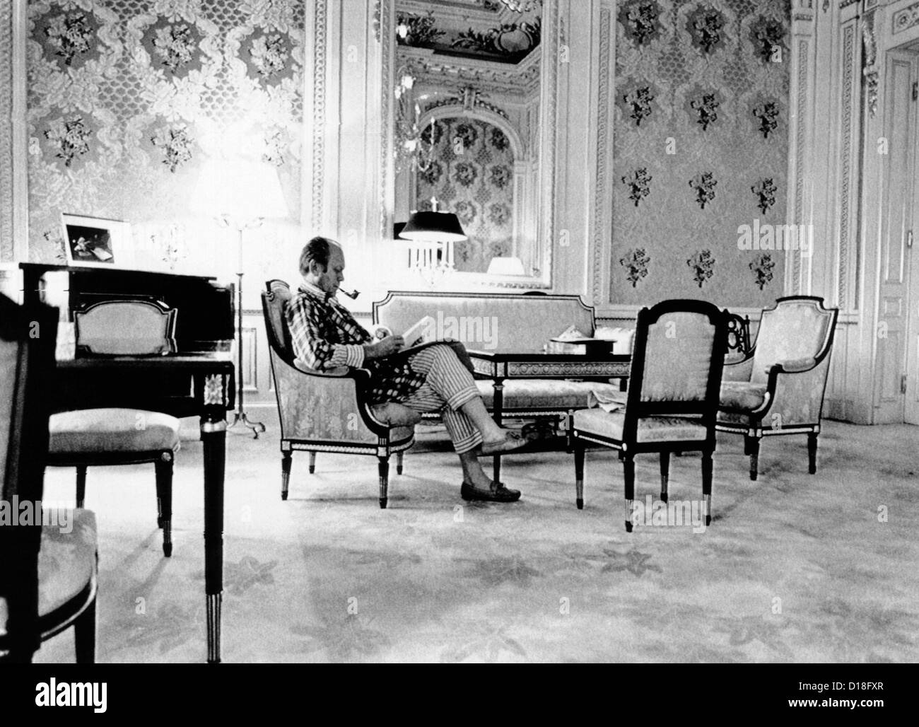 Gerald ford smoking a pipe hi-res stock photography and images - Alamy