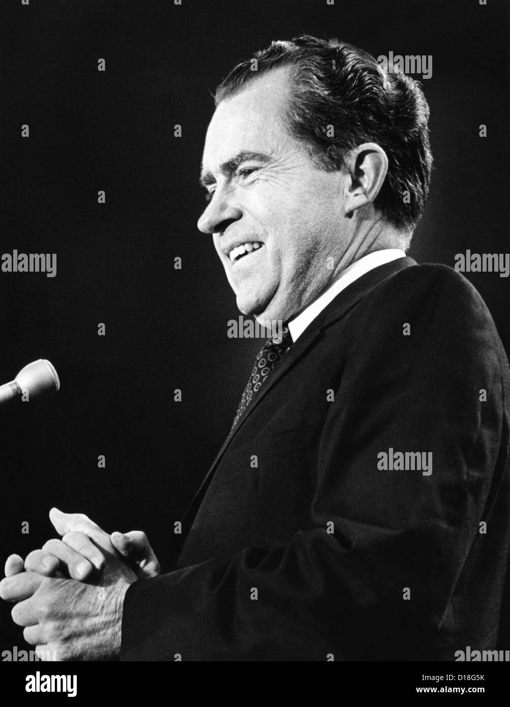Presidential candidate Richard Nixon at a rally attended by 19,000 in ...
