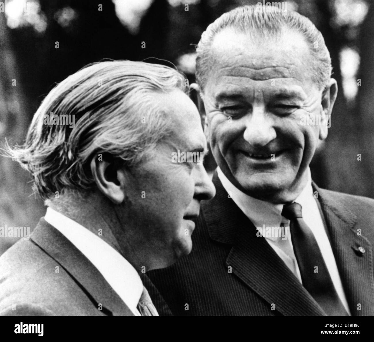 Lyndon johnson and harold wilson hi-res stock photography and images ...
