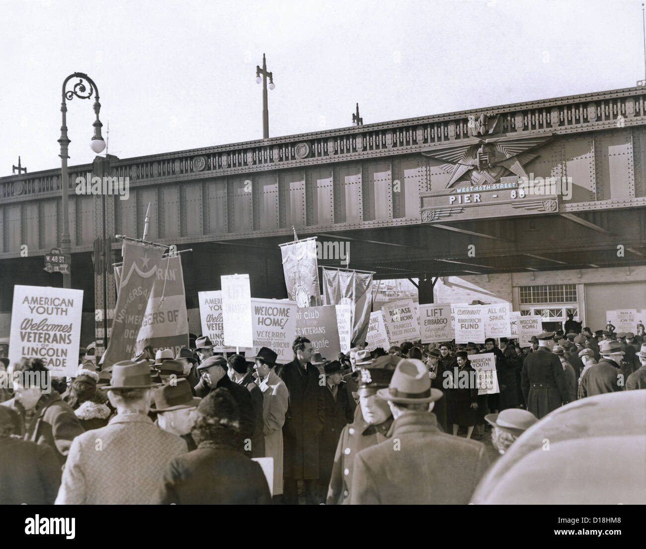 Abraham Lincoln Brigade is welcomed home. Supporters display signs ...