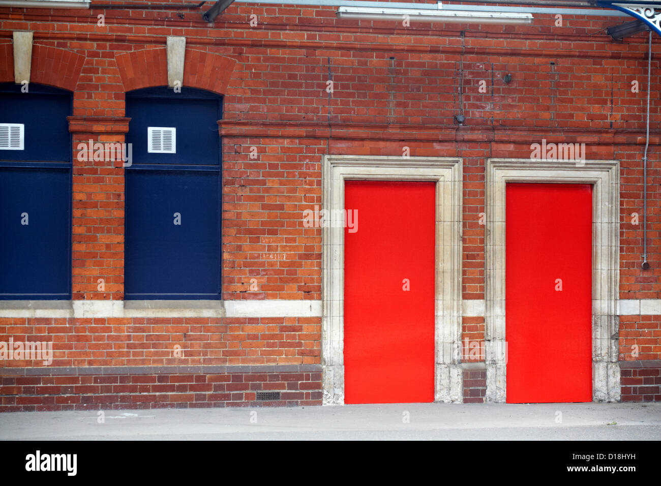 Railway doors hi-res stock photography and images - Alamy