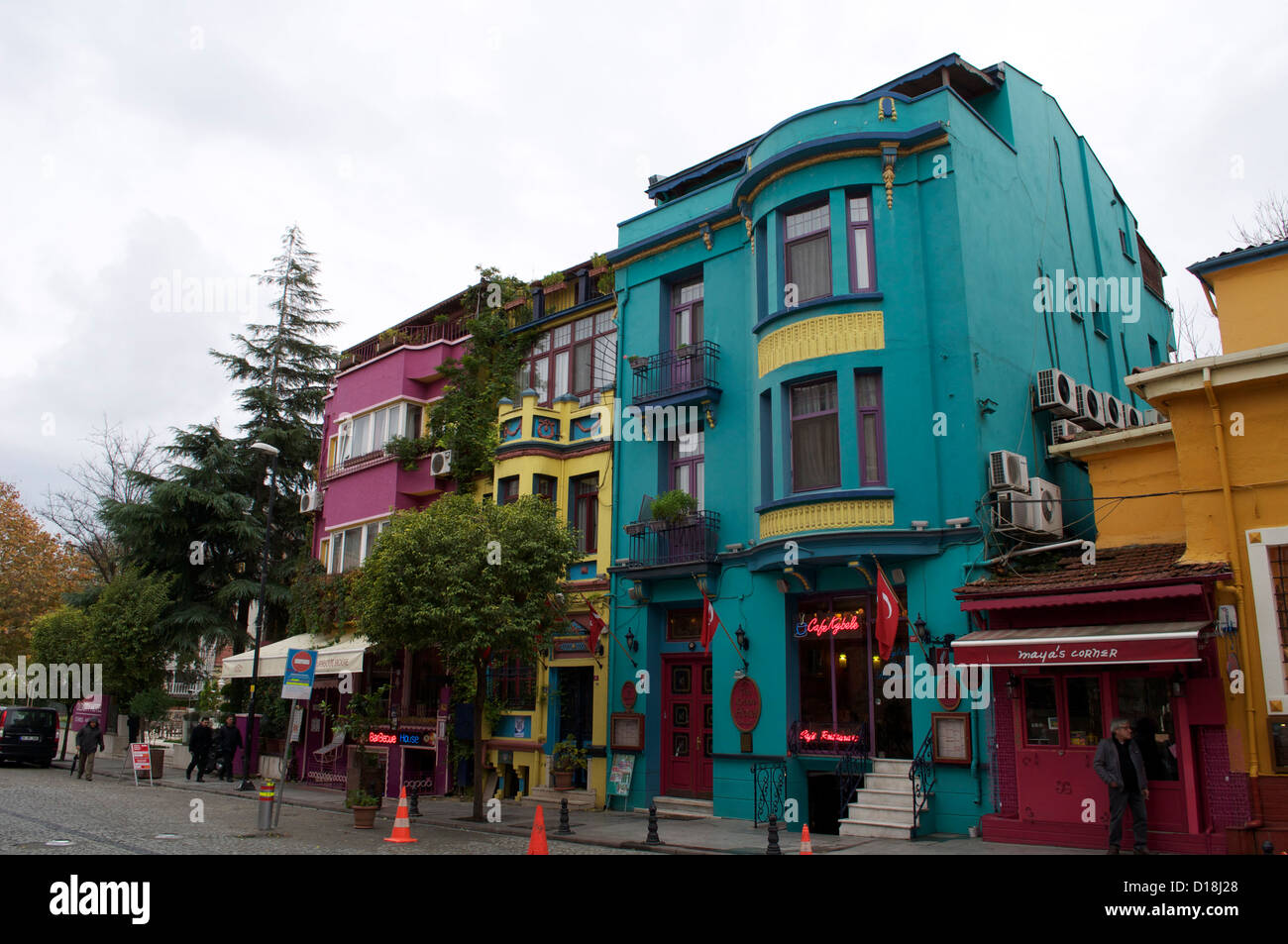 Colourful houses on Yerebatan in Istanbul Turkey Stock Photo - Alamy