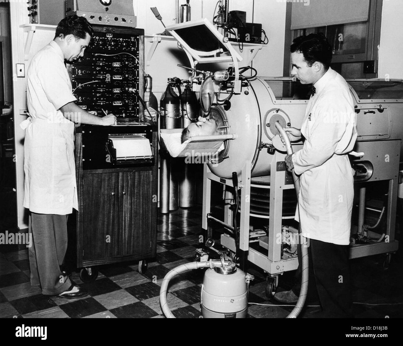 Polio iron lung hi-res stock photography and images - Alamy