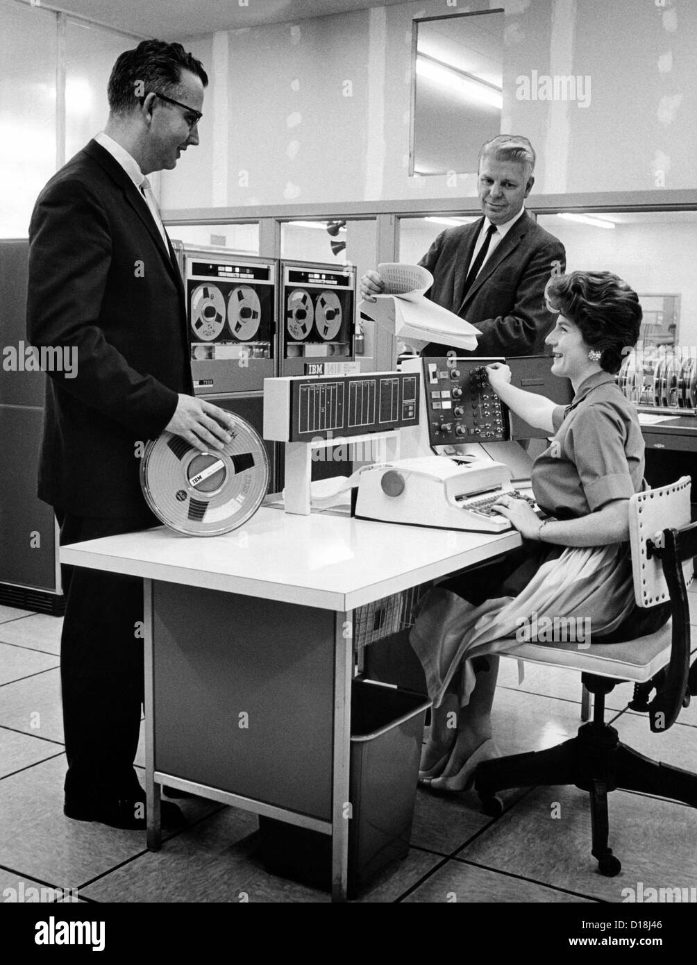 1960s computers women hi-res stock photography and images - Alamy