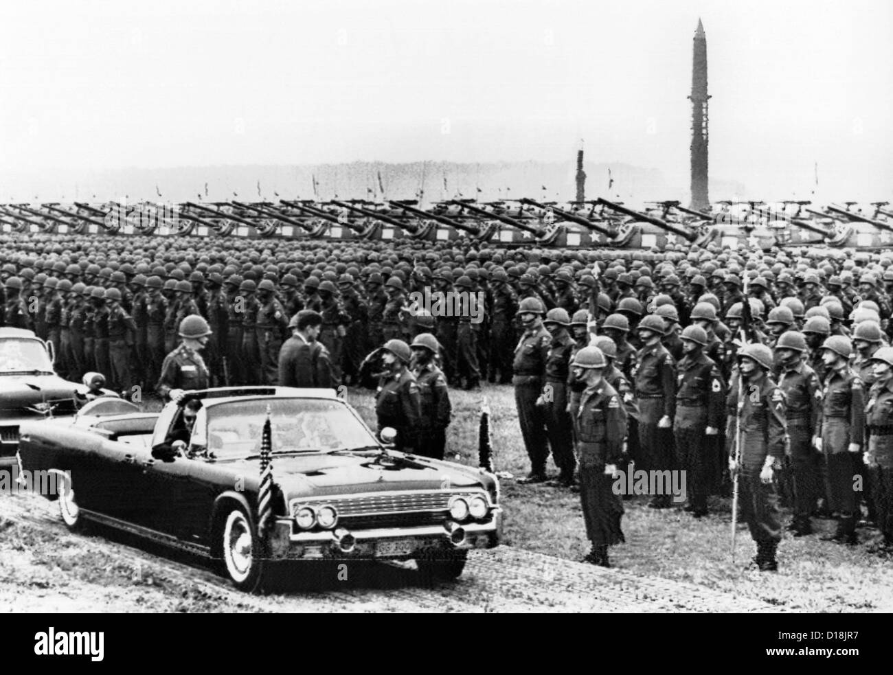 000 troops in Black and White Stock Photos & Images - Alamy