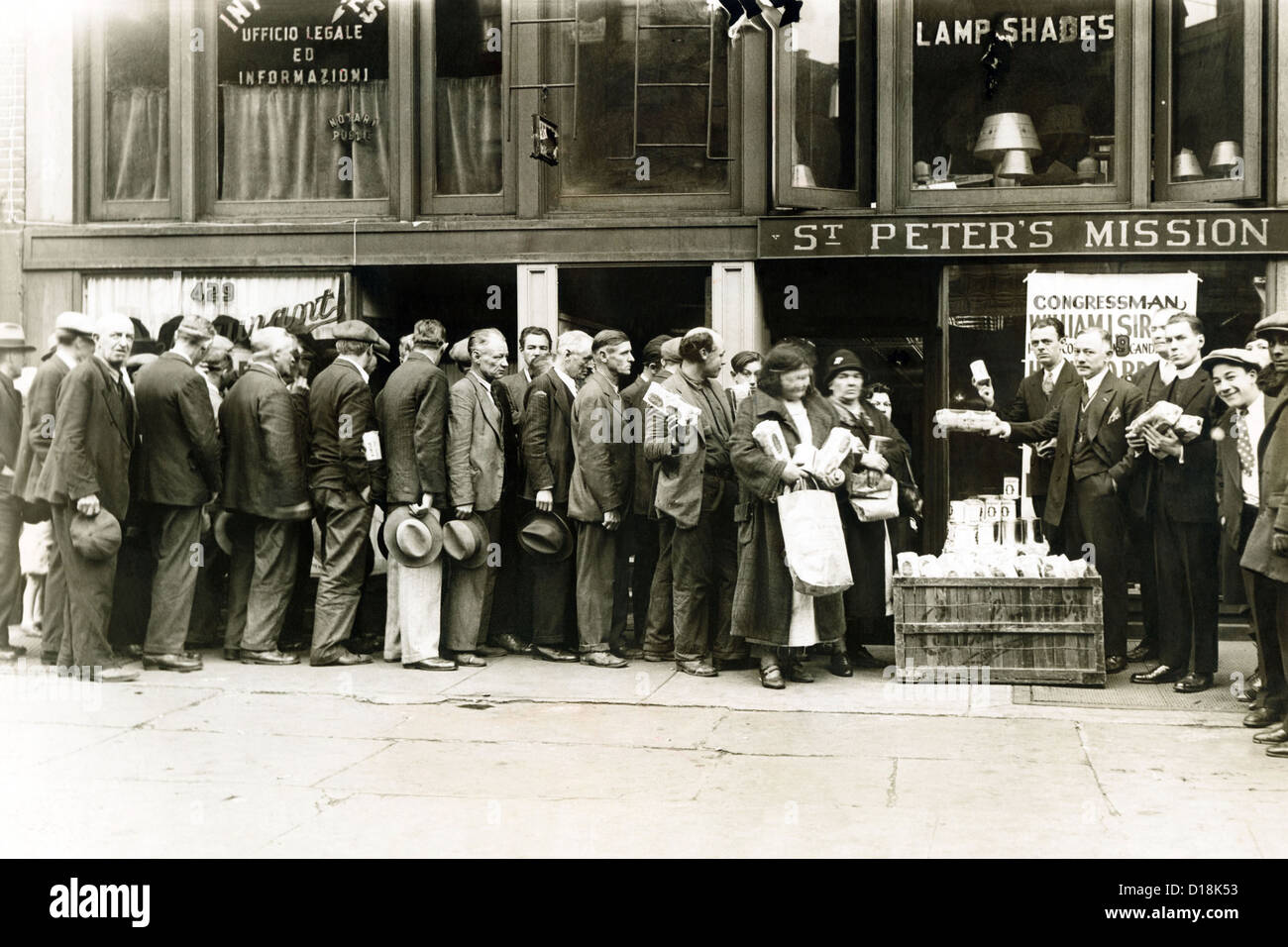 Breadline 1930s hi-res stock photography and images - Alamy