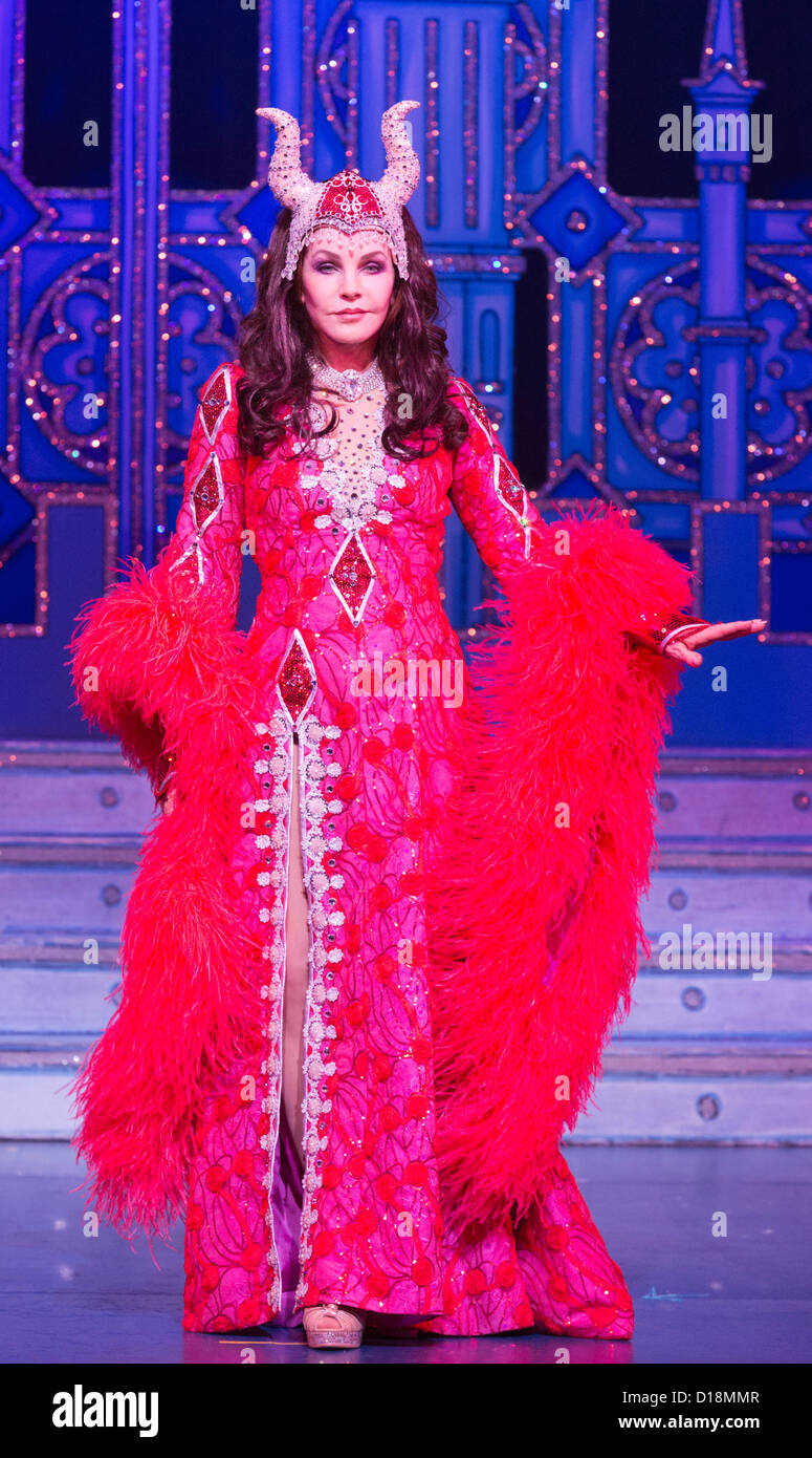 Panto stars hi-res stock photography and images - Alamy