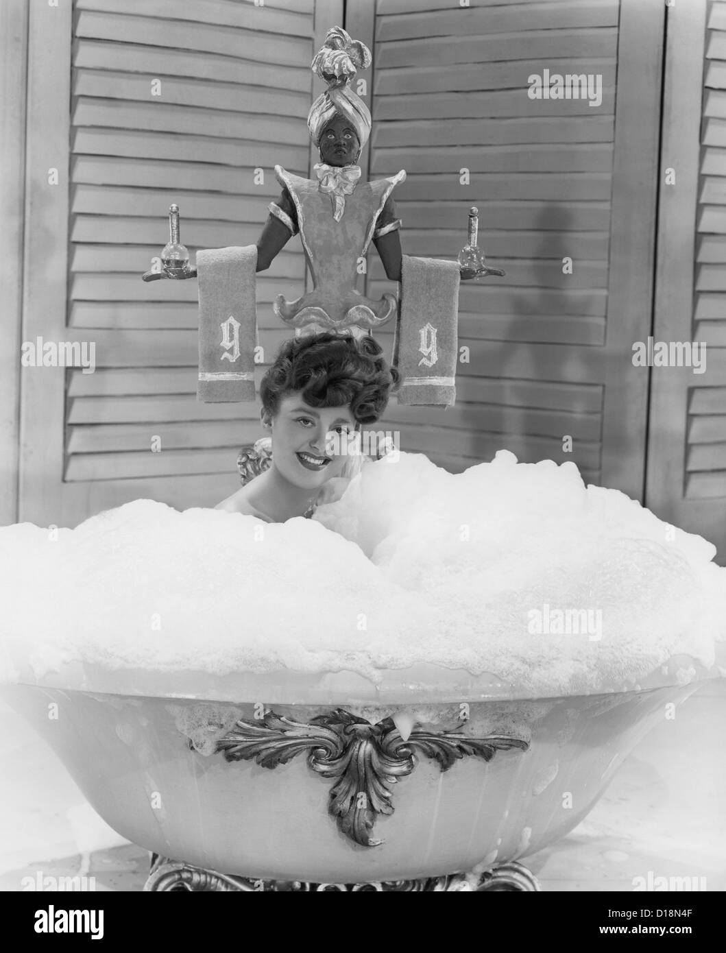 Bubble bath woman vintage hi-res stock photography and images - Alamy