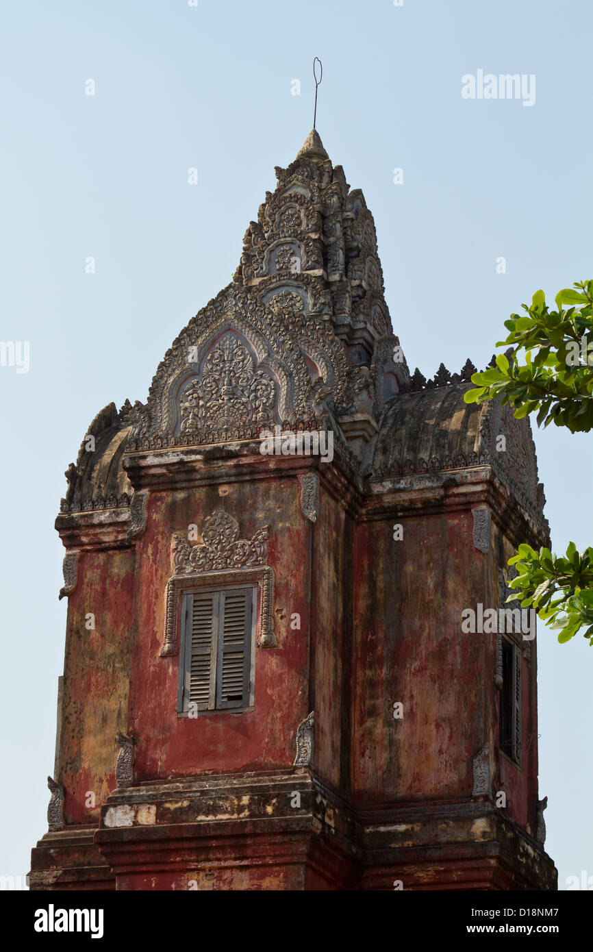 Stupa of the Buddhist Temple Wat Sarawan in Phnom Penh, Cambodia Stock ...