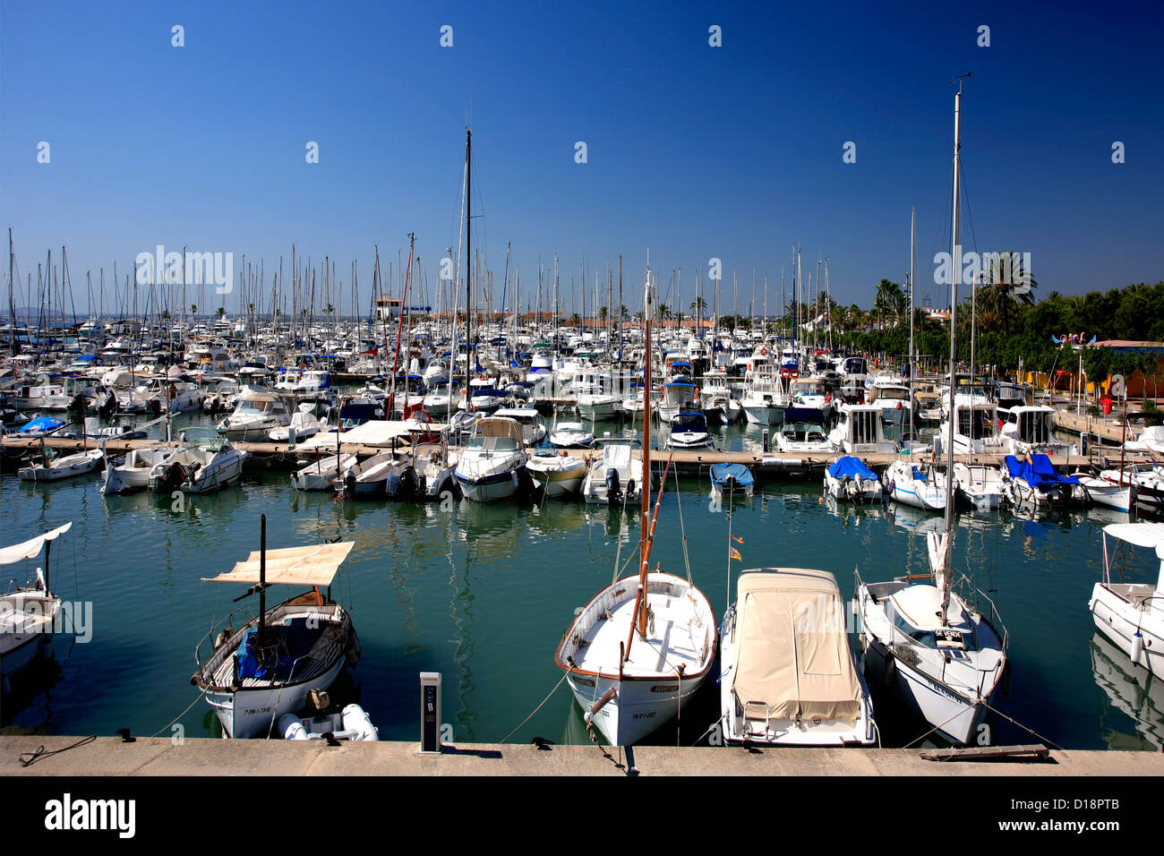 Tourists boats at Alcudia Resort, Playa de Alcudia, Mallorca Island ...
