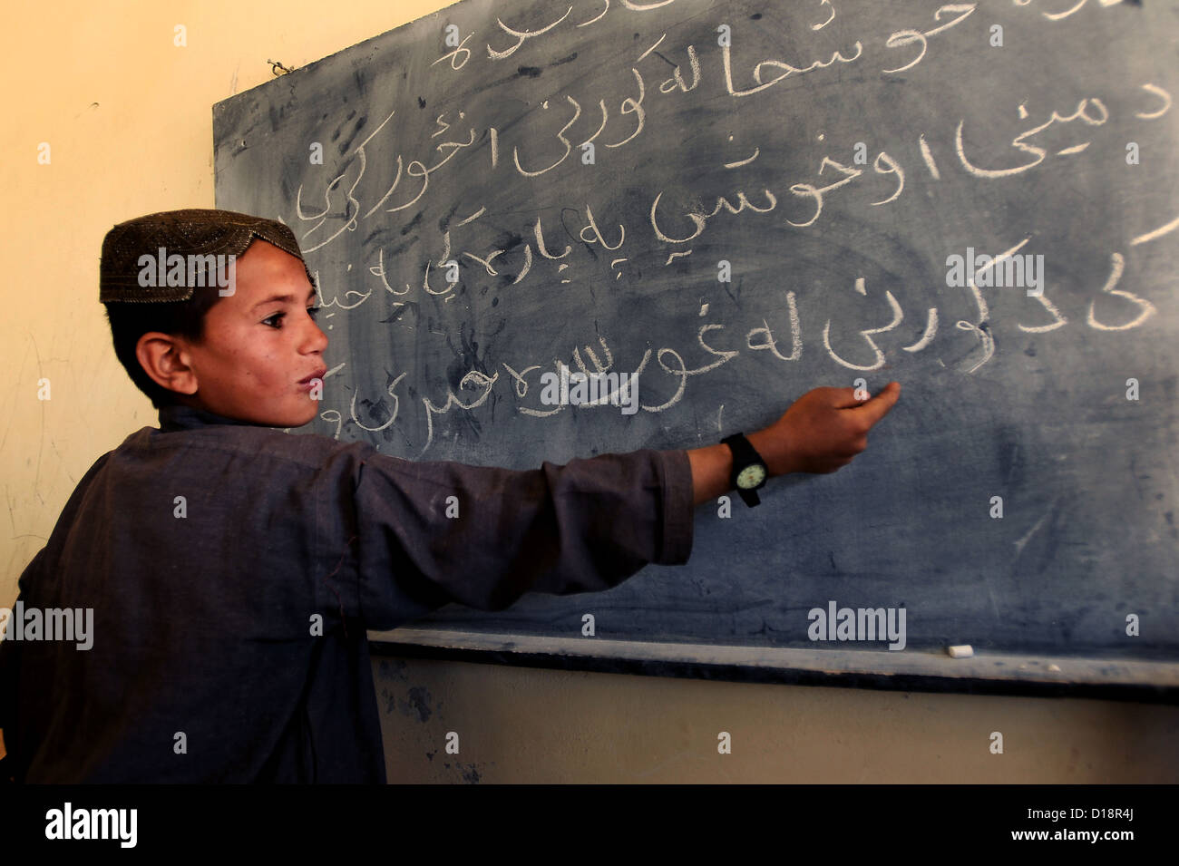 Afghan writing hi-res stock photography and images - Alamy