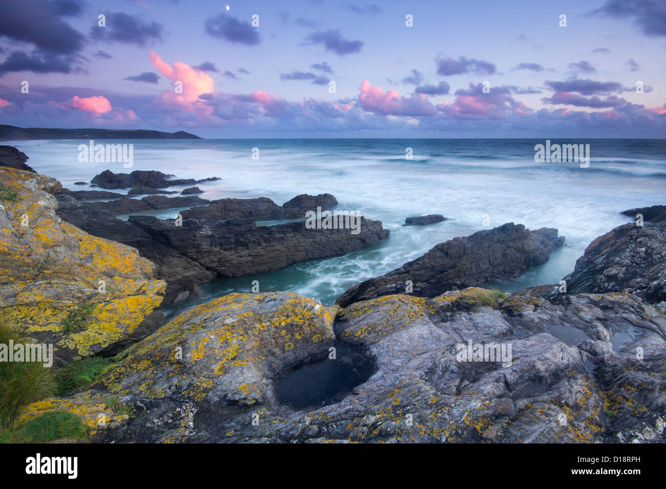 Cornwall beach sunset sea coast uk hi-res stock photography and images ...