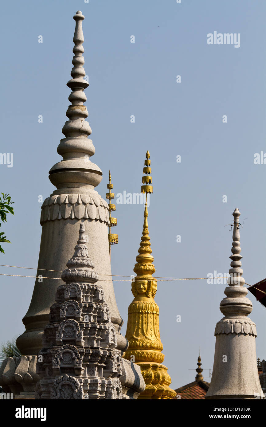 Small Chedis in the Buddhist Temple Wat Sarawan in Phnom Penh, Cambodia ...