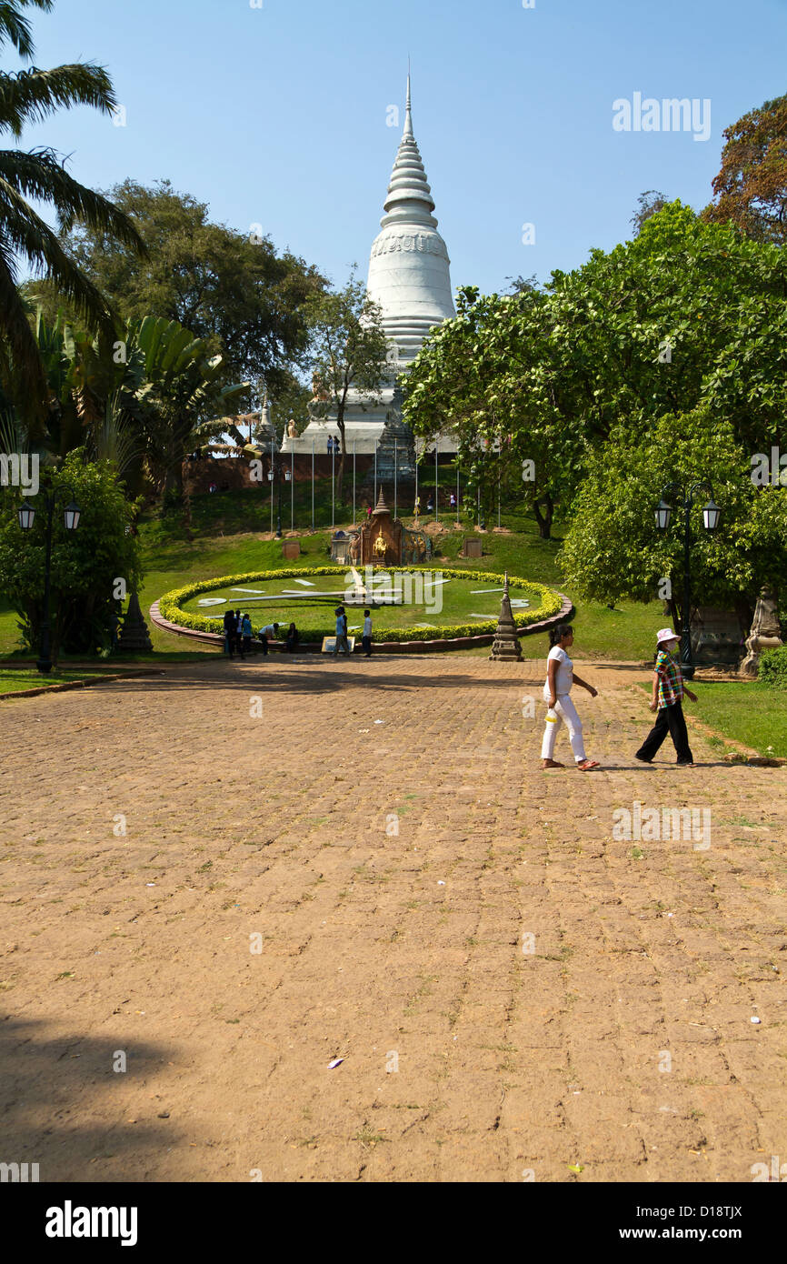 The Temple Wat Phnom in Phnom Penh, Cambodia Stock Photo - Alamy