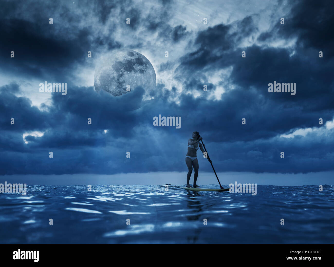 Woman night moon beach hi-res stock photography and images - Alamy
