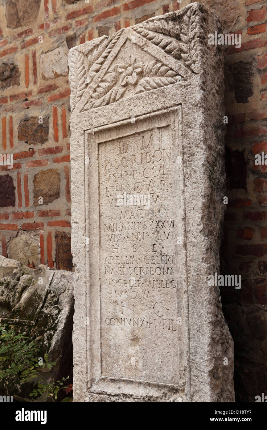Headstone inscription hi-res stock photography and images - Alamy