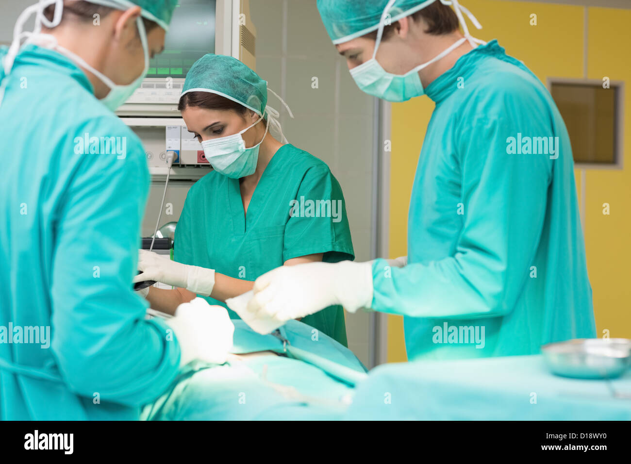 Surgical teams hi-res stock photography and images - Alamy
