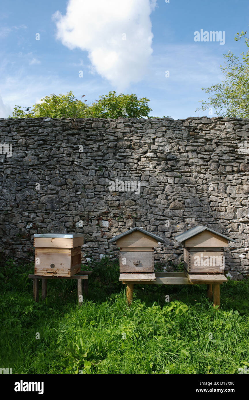 Stone bee hive hi-res stock photography and images - Alamy