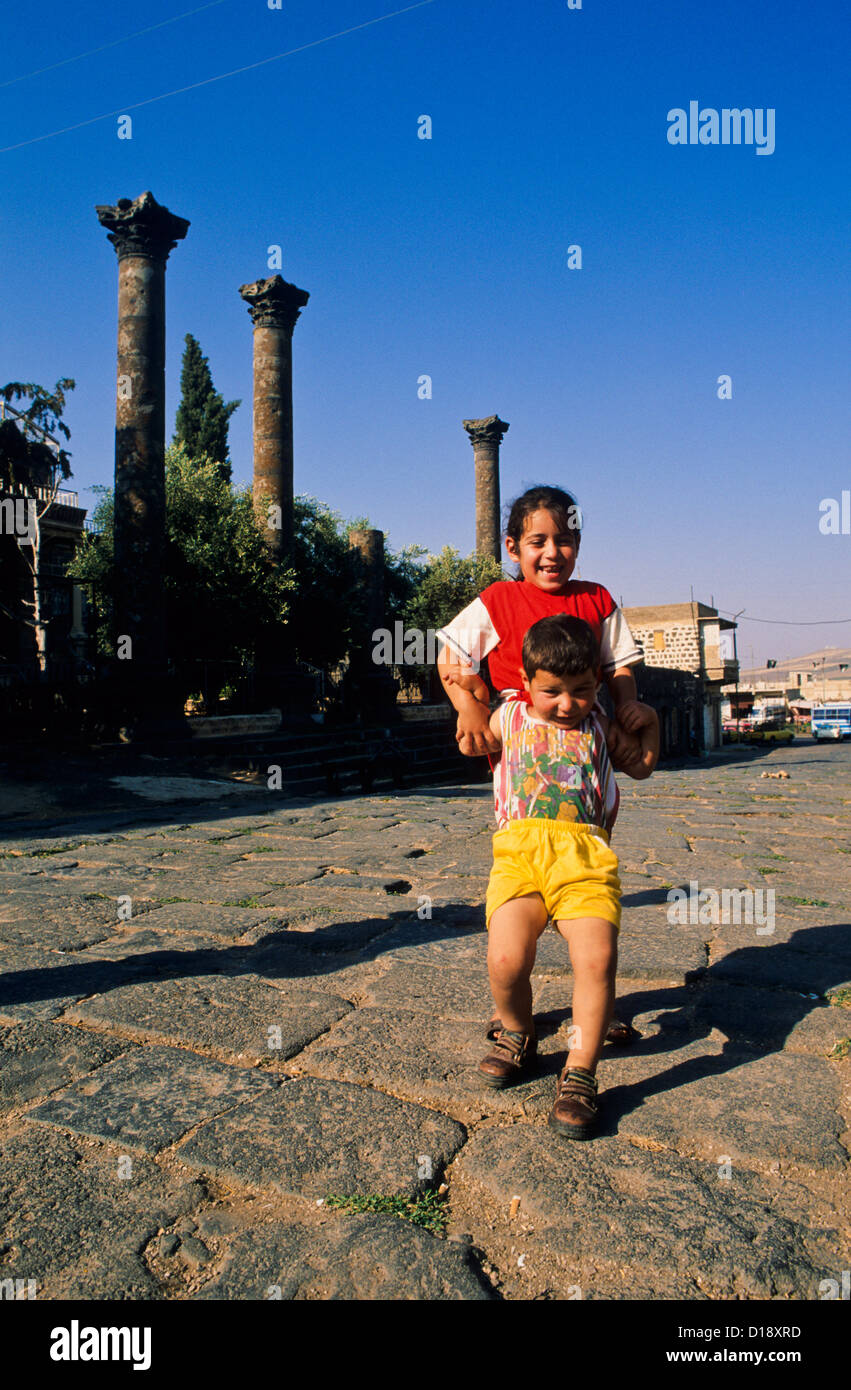 Kids playing syria hi-res stock photography and images - Alamy