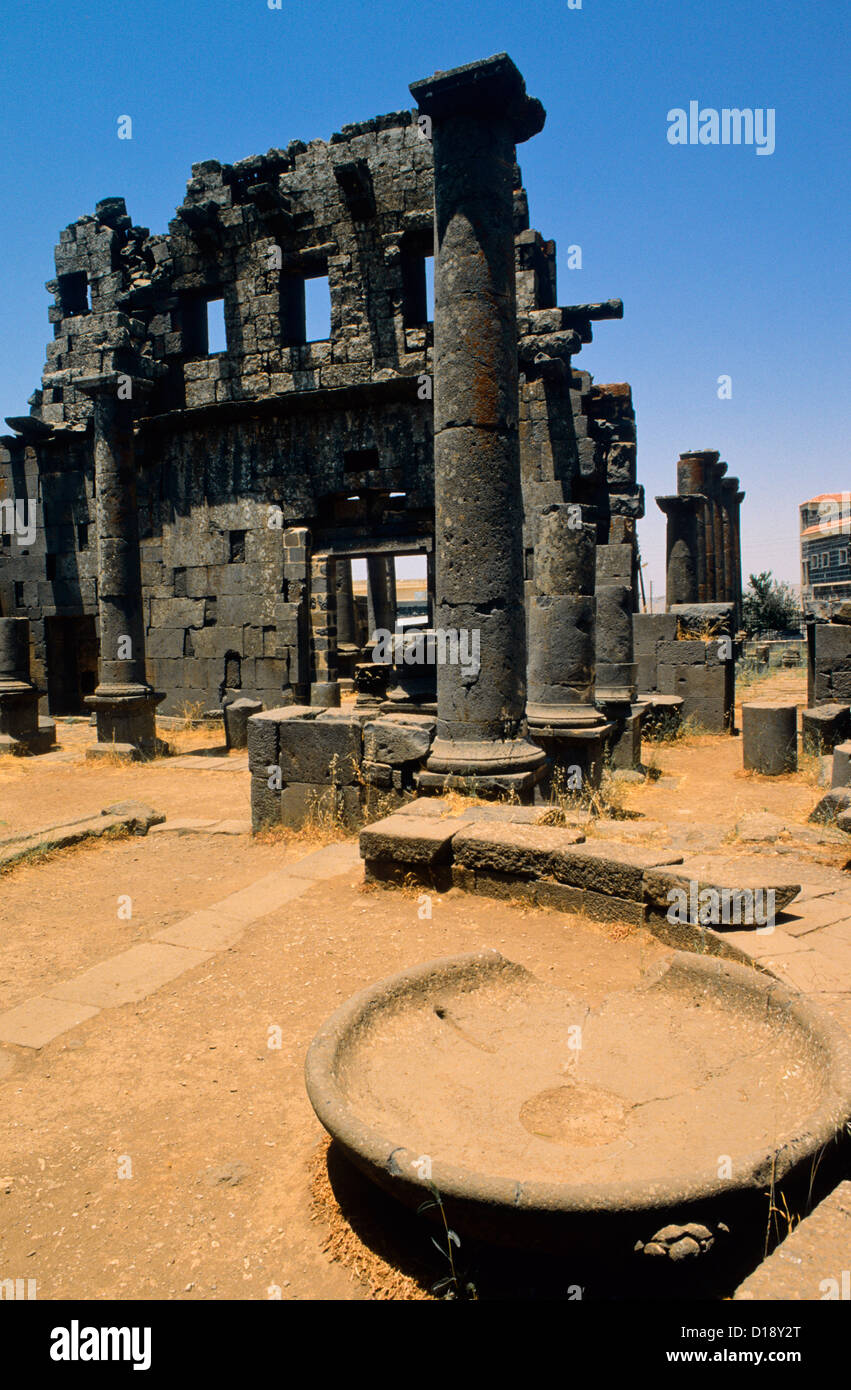 Qanawat. Roman ruins. Syria Stock Photo - Alamy