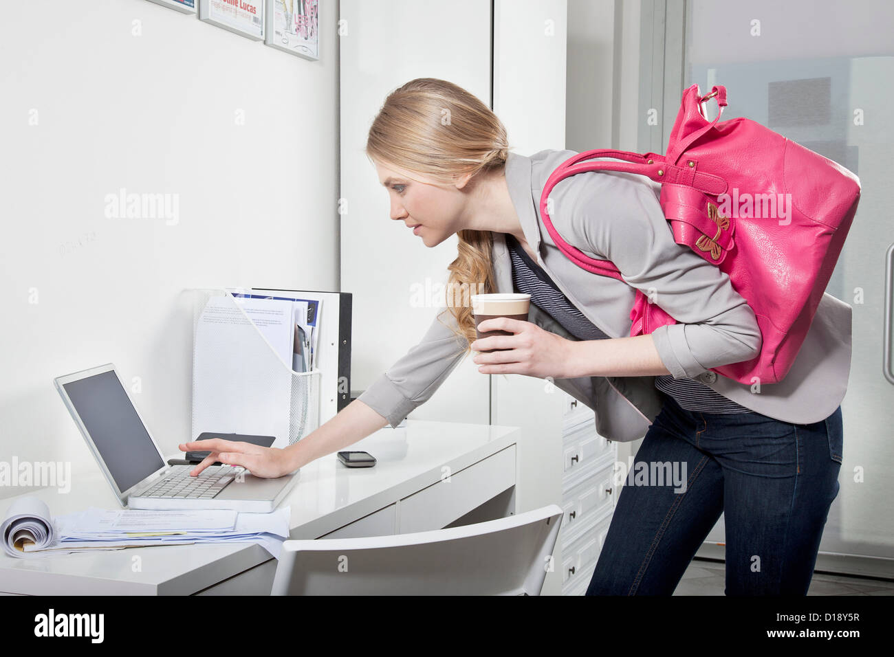 Check emails hi-res stock photography and images - Alamy