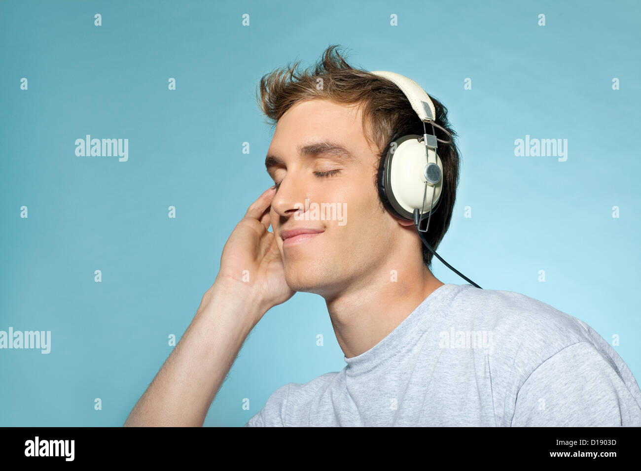 Man wearing headphones Stock Photo - Alamy