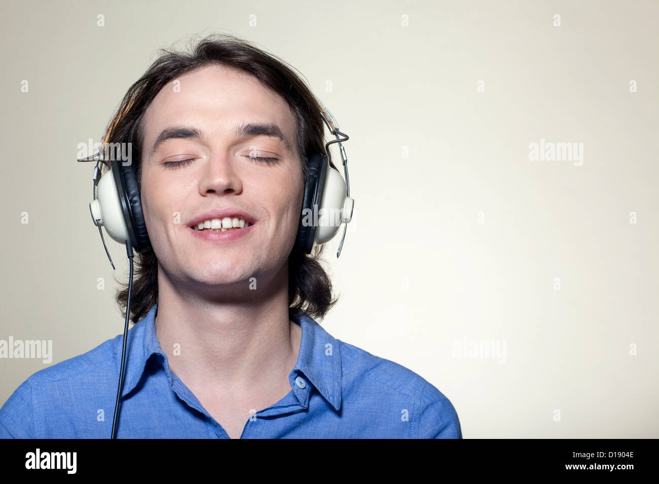 Man wearing headphones Stock Photo - Alamy