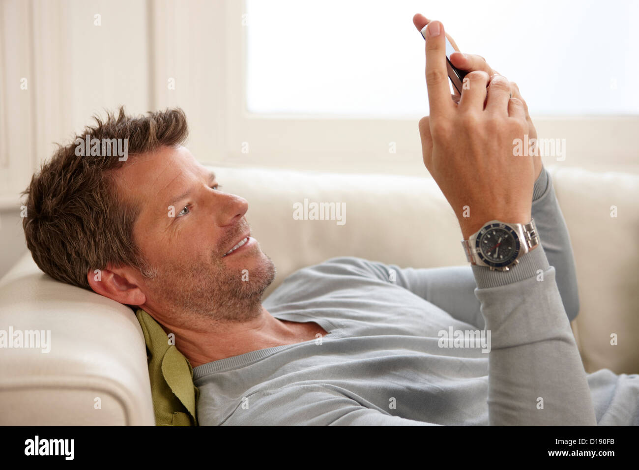 Man using smartphone Stock Photo - Alamy
