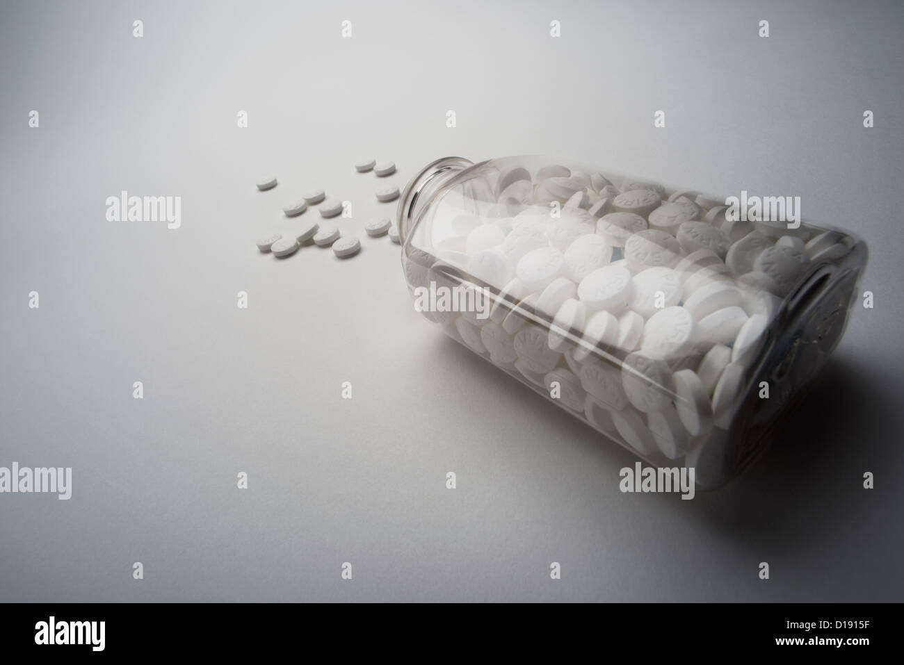Aspirin bottle hi-res stock photography and images - Alamy