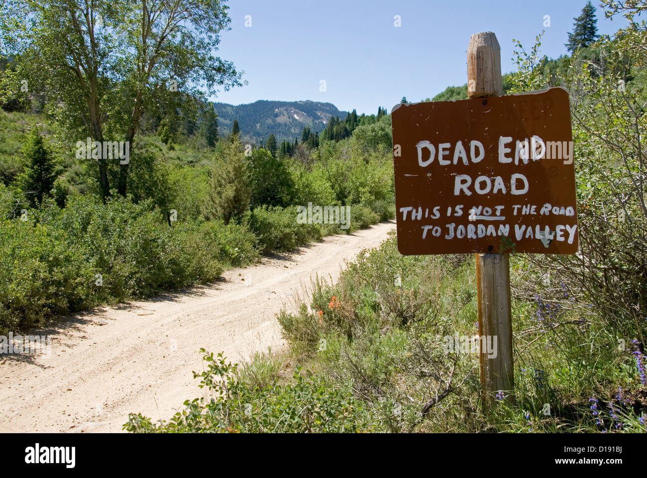 Dead end sign on a dirt road near Silver City, Idaho Stock Photo - Alamy