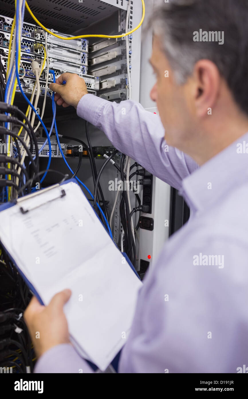 Server report hi-res stock photography and images - Alamy
