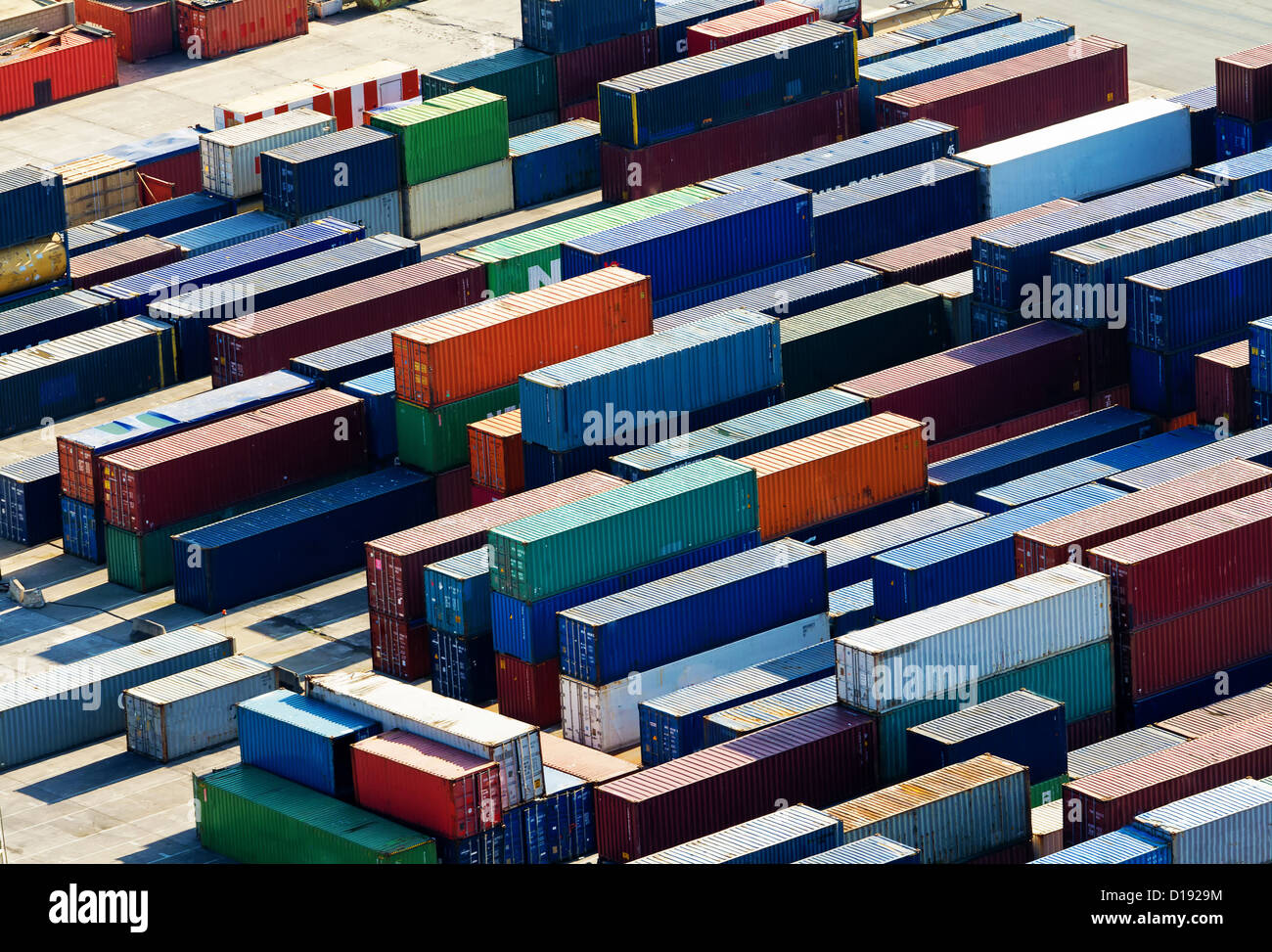 Landing a container ship hi-res stock photography and images - Alamy