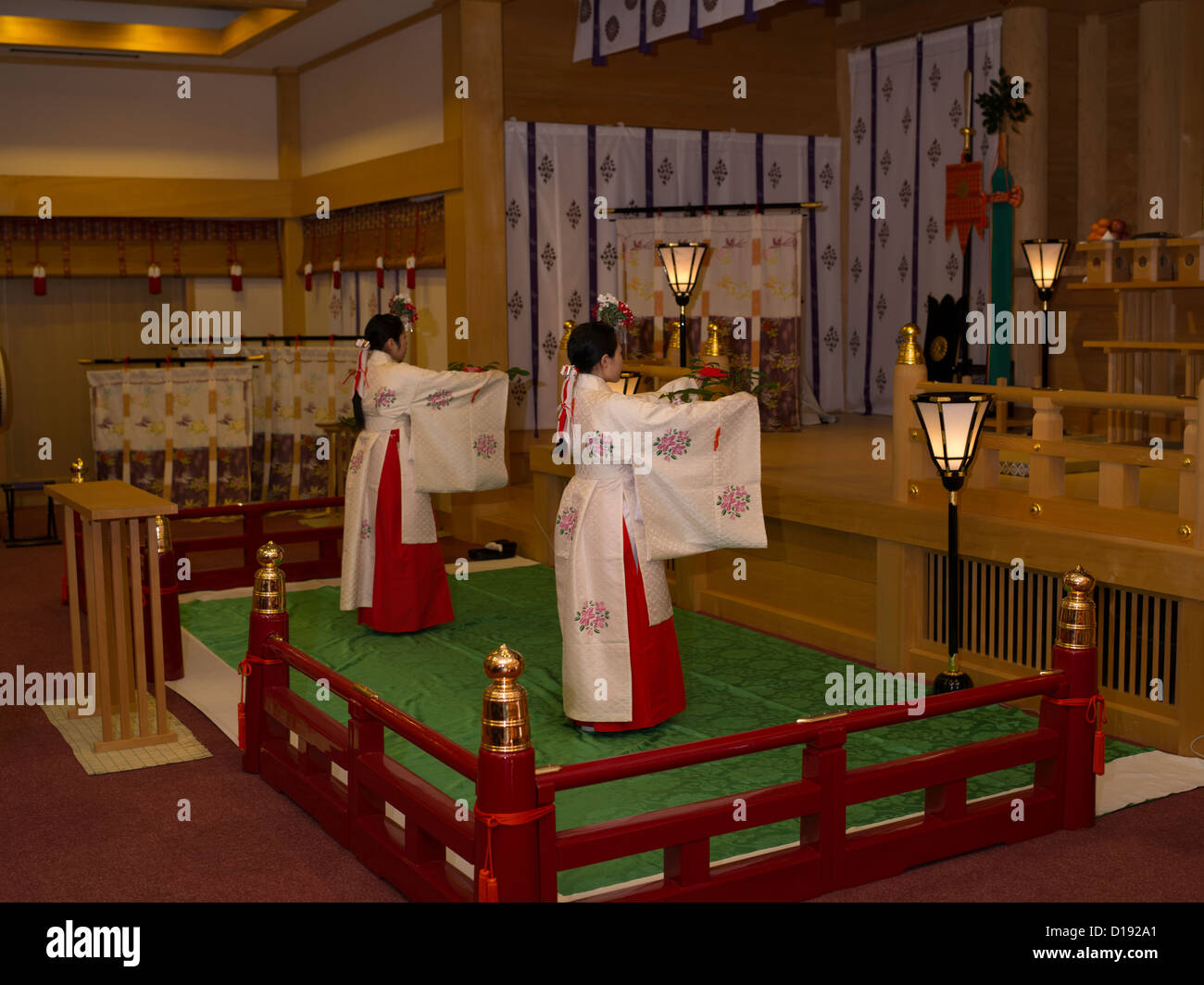 Miko wedding dance at Kirishima-Jingu ( Kirishima Shrine ) Shinto ...