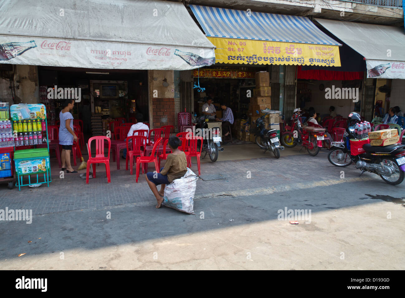 Typical Everyday Life in the Streets of Phnom Penh, Cambodia Stock ...