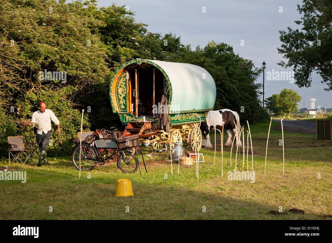 Gypsy caravan camp fire hi-res stock photography and images - Alamy