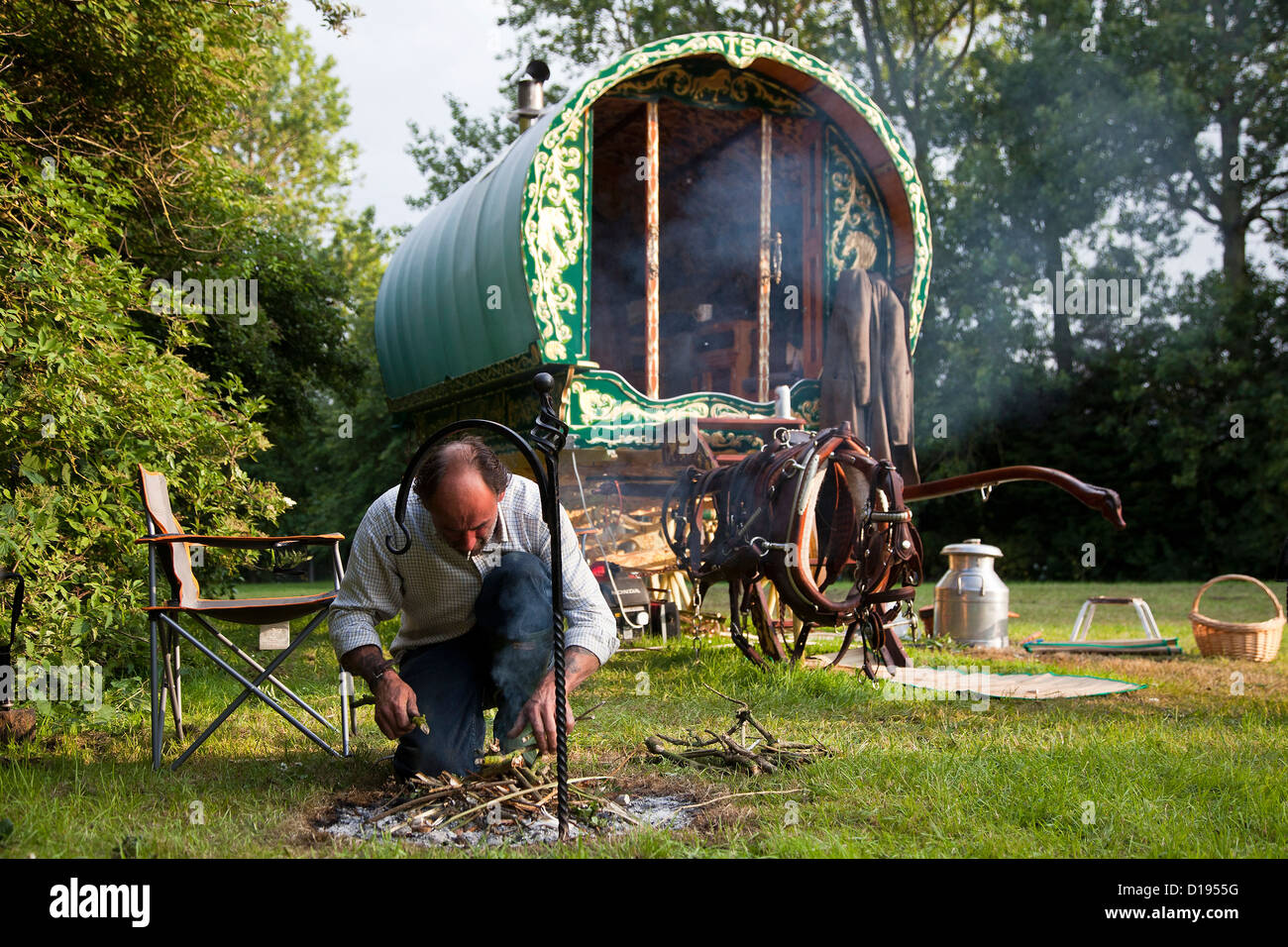 Gypsy camp fire hi-res stock photography and images - Alamy