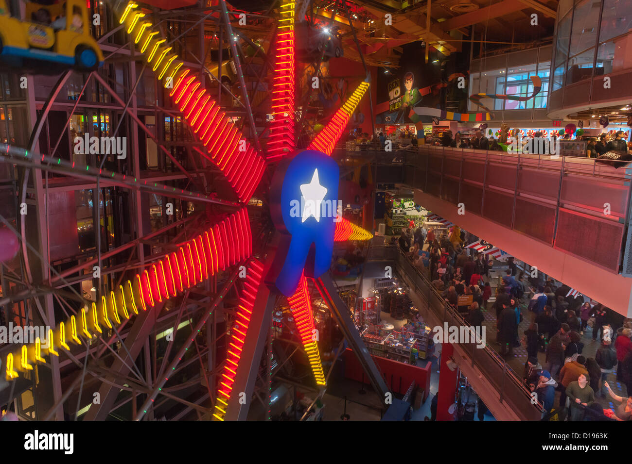 Ferris wheel toys r us store times square hi-res stock photography and ...